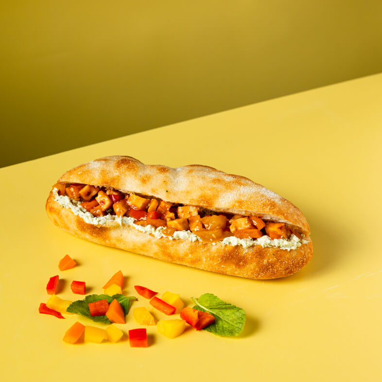 Panini με προζύμι με φιλέτο κοτόπουλου, πιπεριές & σως μυζήθρας ...